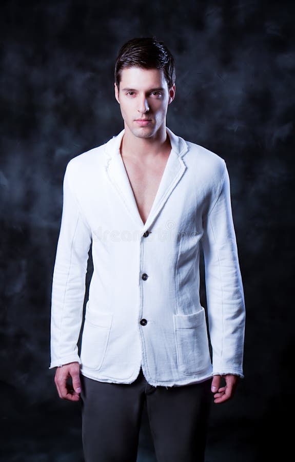 Modelo Profesional Joven Hermoso. Imagen de archivo - Imagen de ...