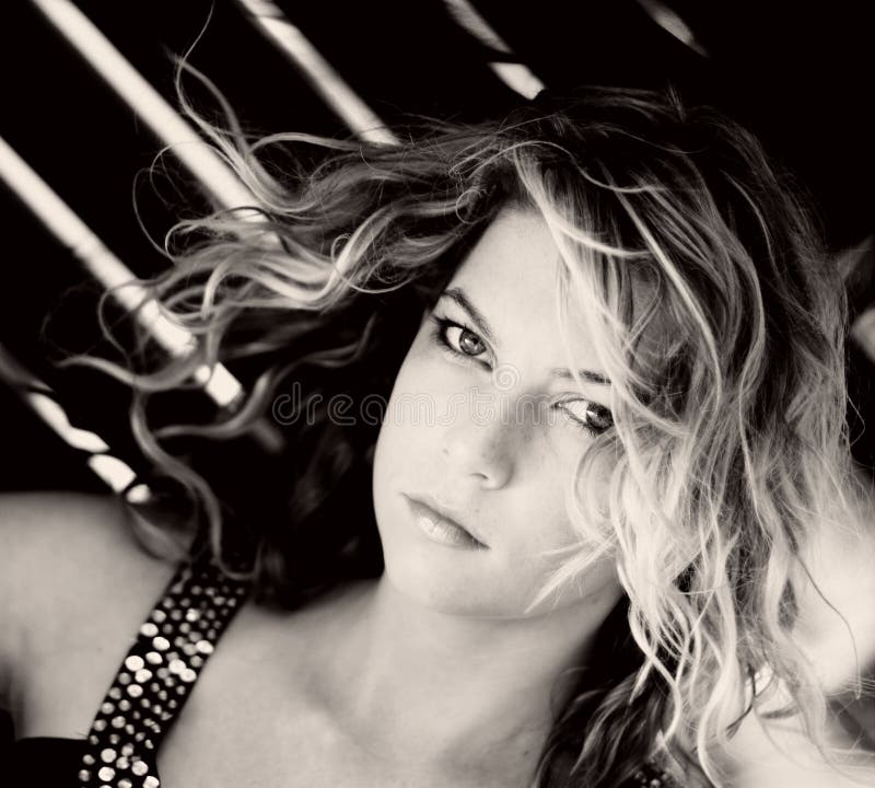 Modelo rubia imagen de archivo. Imagen de mono, rubio, hembra - 251705