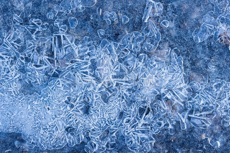 Modelos Hermosos En El Hielo Azul Foto de archivo - Imagen de ...