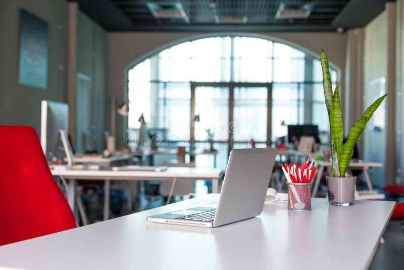Modern Arbetsplats I Modernt Digitalt Kontor Fotografering för ...