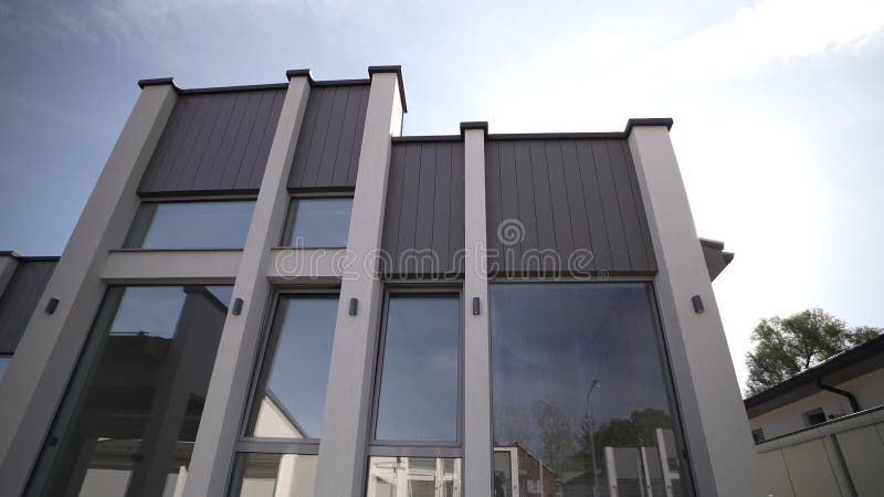 Modern Architectural Design Featuring an Expansive and Inviting Large ...