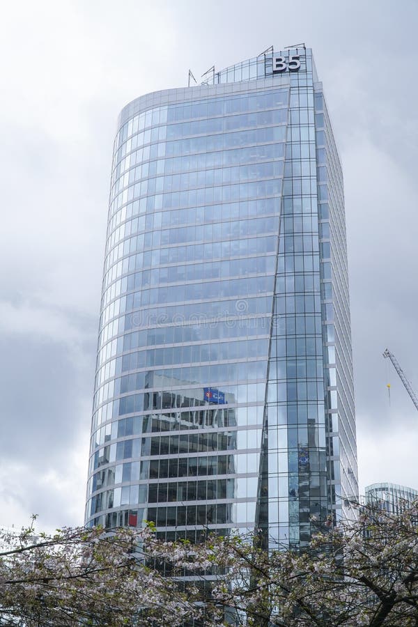 Modern B5 Office Building in Vancouver - VANCOUVER - CANADA - APRIL 12 ...