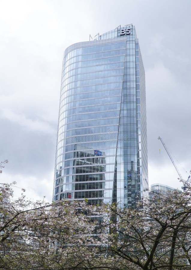 Modern B5 Office Building in Vancouver - VANCOUVER - CANADA - APRIL 12 ...