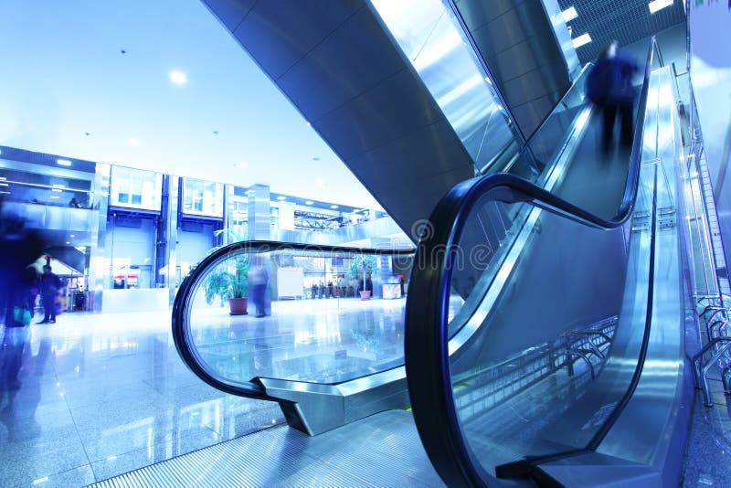 Roltrap stock foto. Image of metro, binnenlands, glas - 9202994