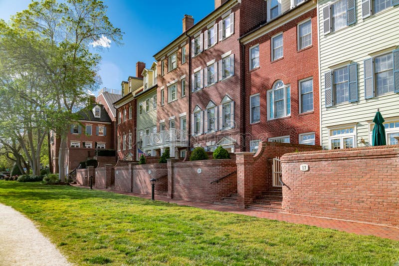 Modern Brick Townhouse in with a Green Lawn. Annapolis Waterfront ...