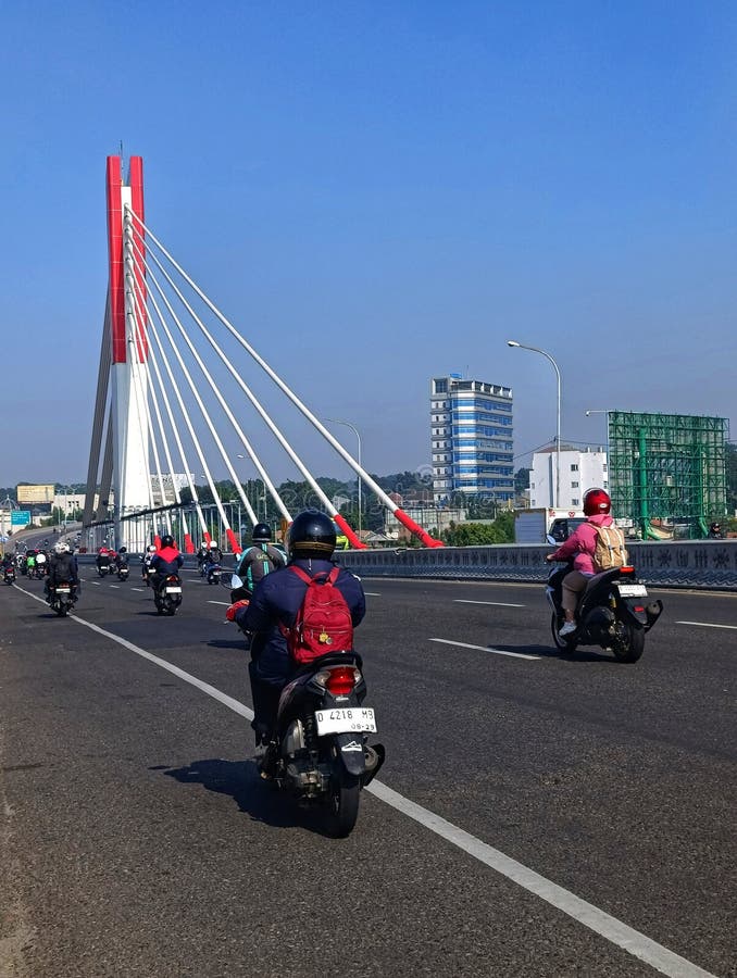 Modern Bridge and Traffic in the City Editorial Photography - Image of ...