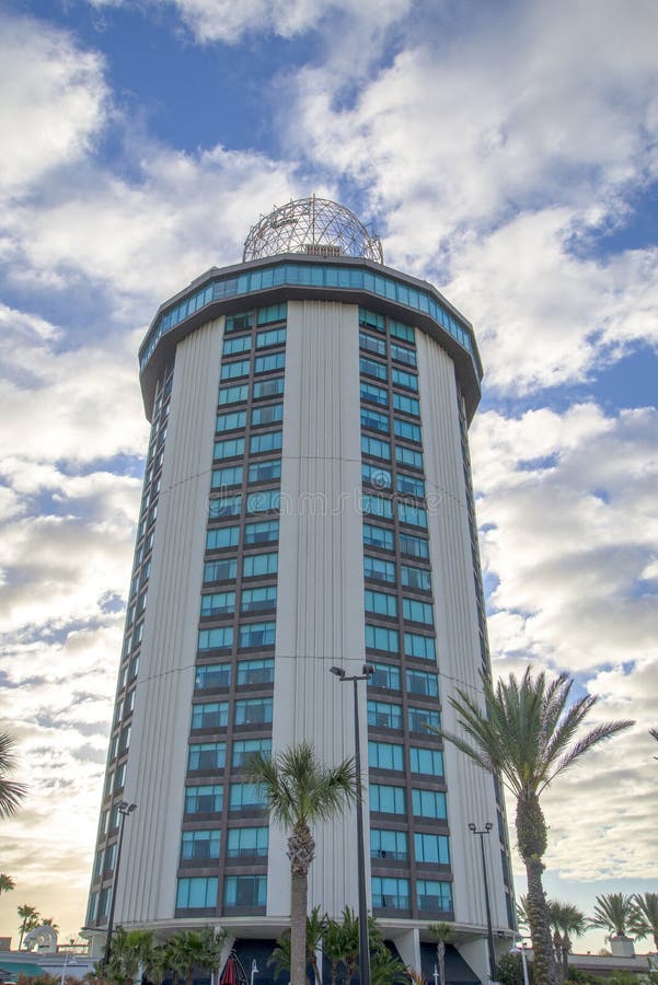 Modern Building Architecture Editorial Image - Image of condos, light ...