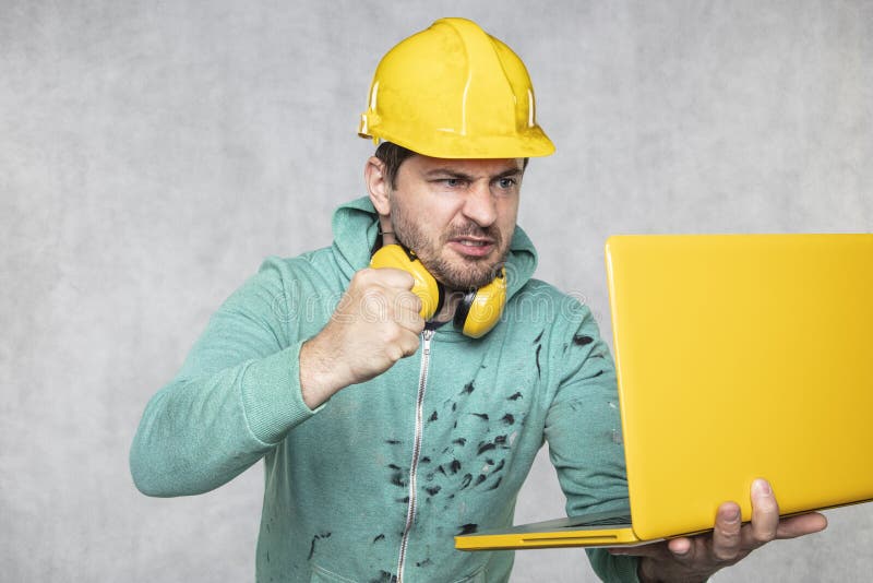 Modern Building Supervisor Keeps the Computer in His Hands, Technology ...