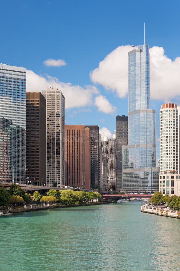 Chicago Loop Train stock image. Image of loop, building - 21008749