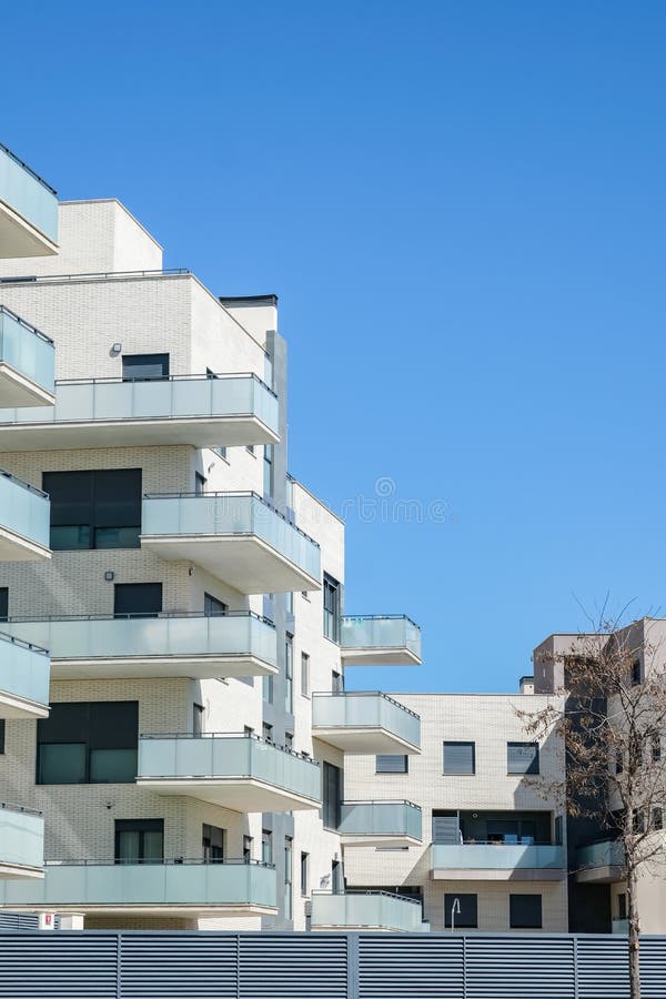 377 Straight Lines Modern Exterior Design Stock Photos - Free & Royalty ...