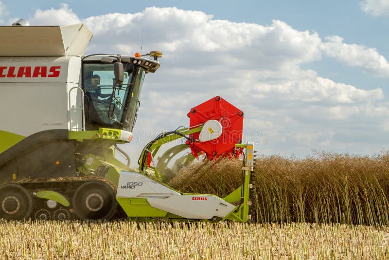 Combine Harvester editorial photography. Image of fall - 1091787