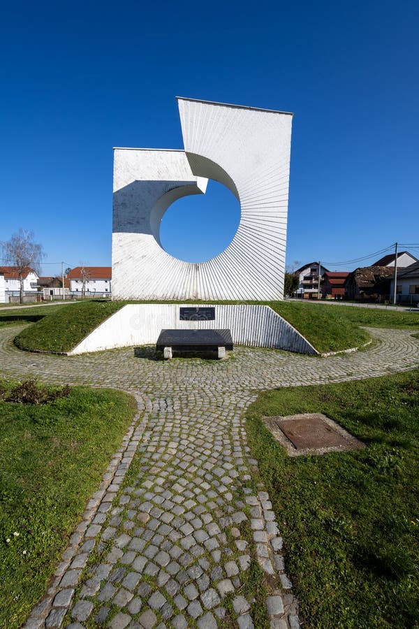 Modern Concrete Monument with Circular Design, the Broken Ring, Nova ...
