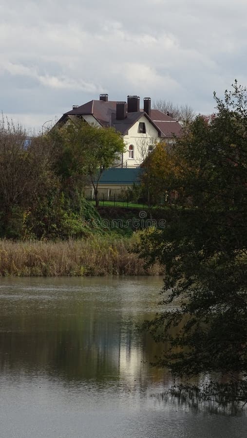 Modern Country House on the River Bank with Reflection in the Water ...