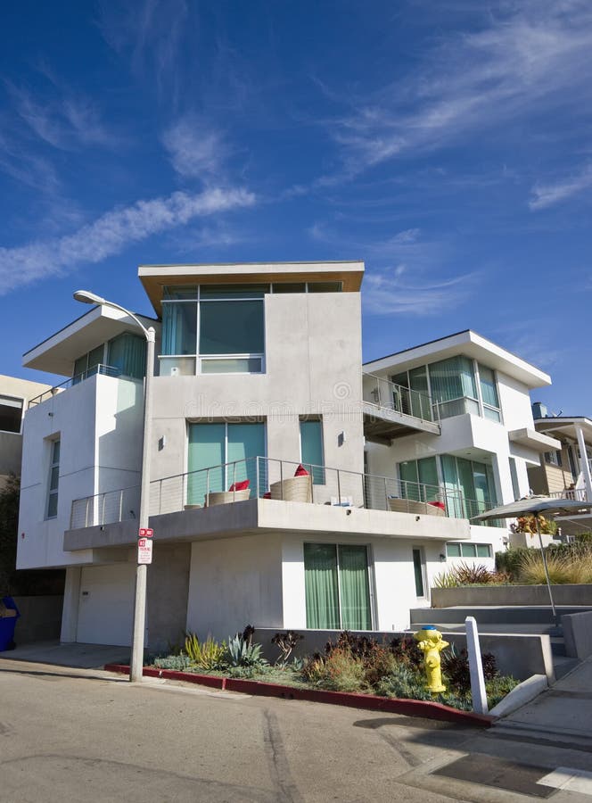 Ultra modern boxy home stock photo. Image of driveway - 4775010