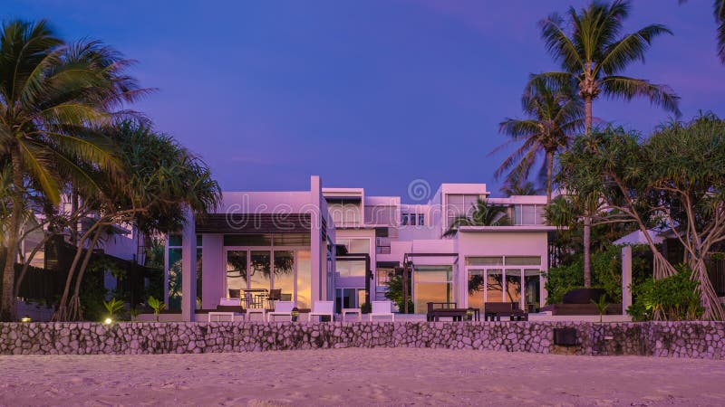 Modern House with a Swimming Pool, Modern Pool Villa at the Beach Stock ...