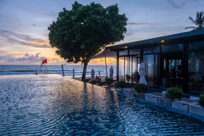 Modern Infinity Pool at the Beach Editorial Photo - Image of beautiful ...