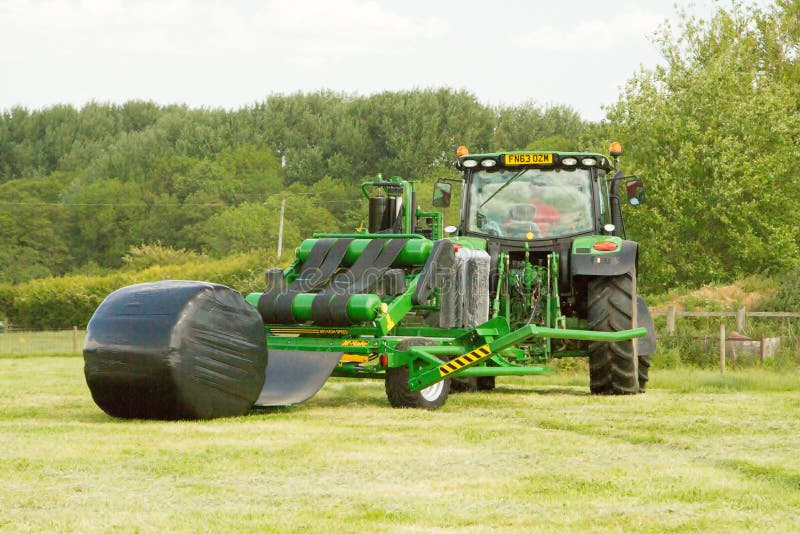 Round bale alignment editorial photography. Image of agriculture - 60377702
