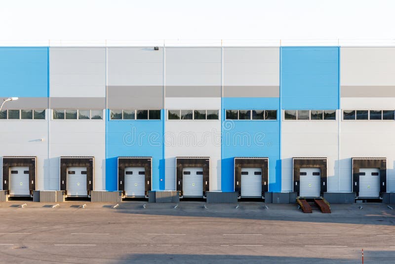 339 Delivery Truck Loading Ramp Stock Photos - Free & Royalty-Free ...