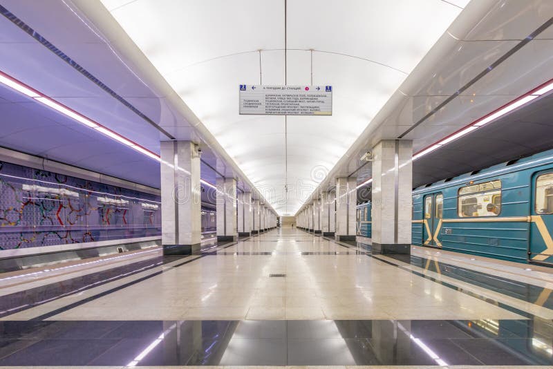 Modern metro in Dubai editorial photo. Image of sheikh - 72356026