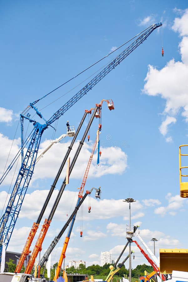 Modern Mobile Crawler Crane Stock Photo - Image of build, engineering ...