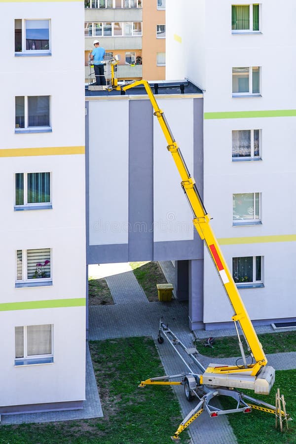 Mobile Self Propelled Hydraulic Lifting Platform and Scissor Lift in ...