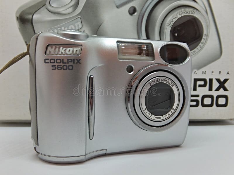 Modern Nikon Coolpix 5600 Digital Camera Editorial Photo - Image of ...