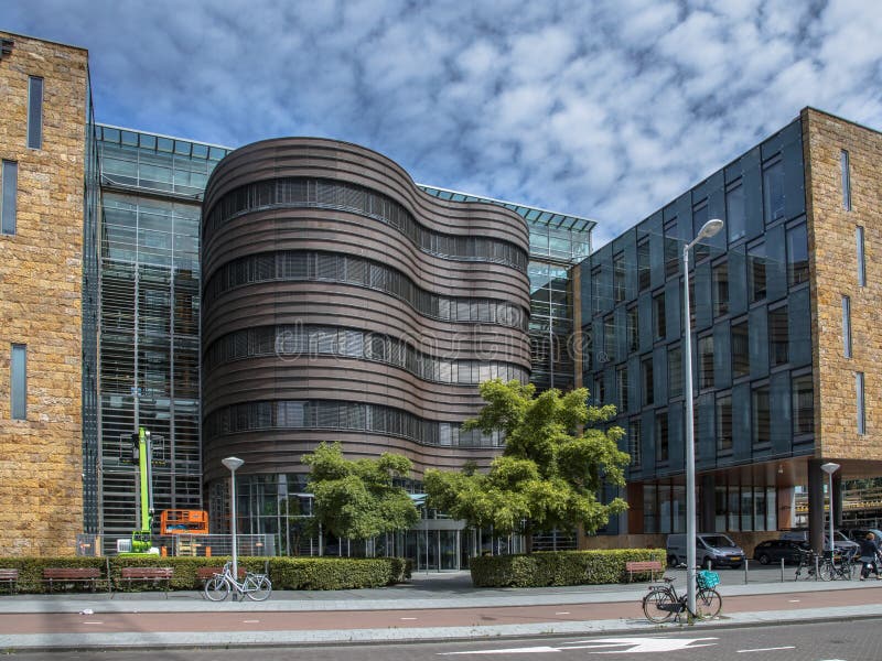 Modern office building editorial image. Image of lifestyle - 126978880