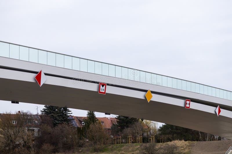 Modern Overpass Bridge with 5.70m Height Clearance and 30m Width ...