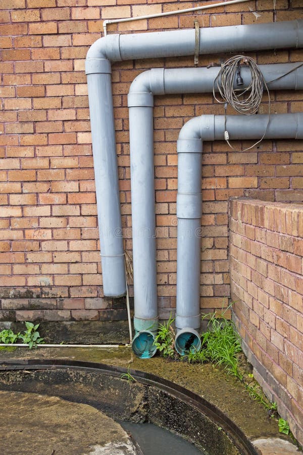 Modern Plastic Drain Pipe Flowing Rain Water Photos - Free & Royalty ...