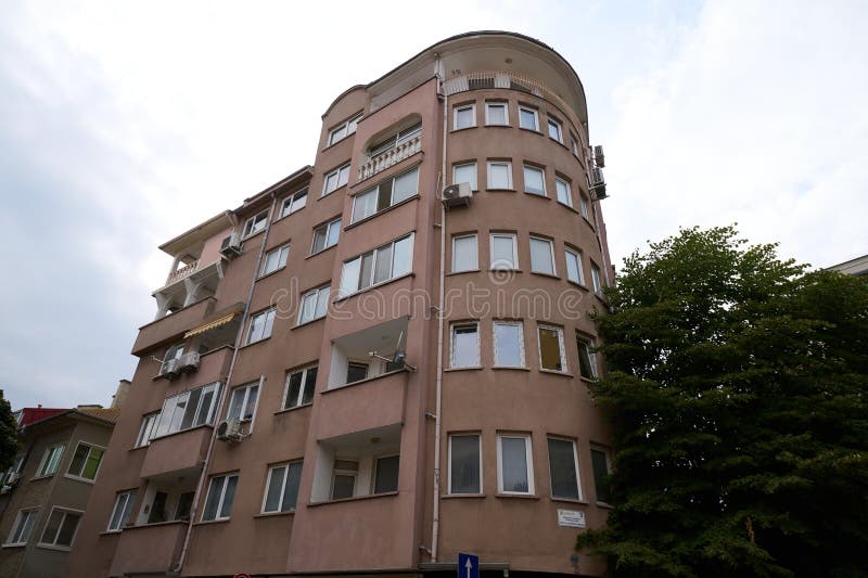 Modern Residential Building with Rounded Corners in an Urban Setting ...