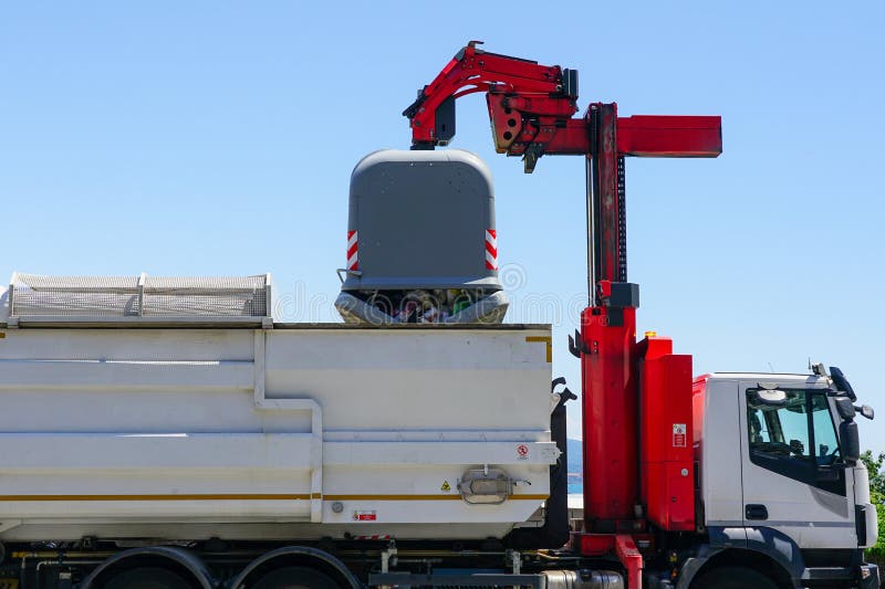 Modern Semi-automatic Emptying Dustbin into Waste Vehicle, Garbage ...