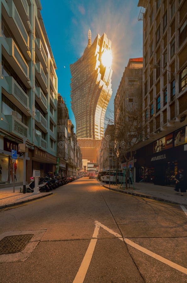 Modern Shiny Skyscraper Reflecting the Sun Rays in a Vertical Shot ...