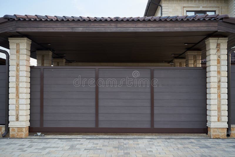 Modern Side Sliding Gates with Canopy Stock Photo - Image of entrance ...