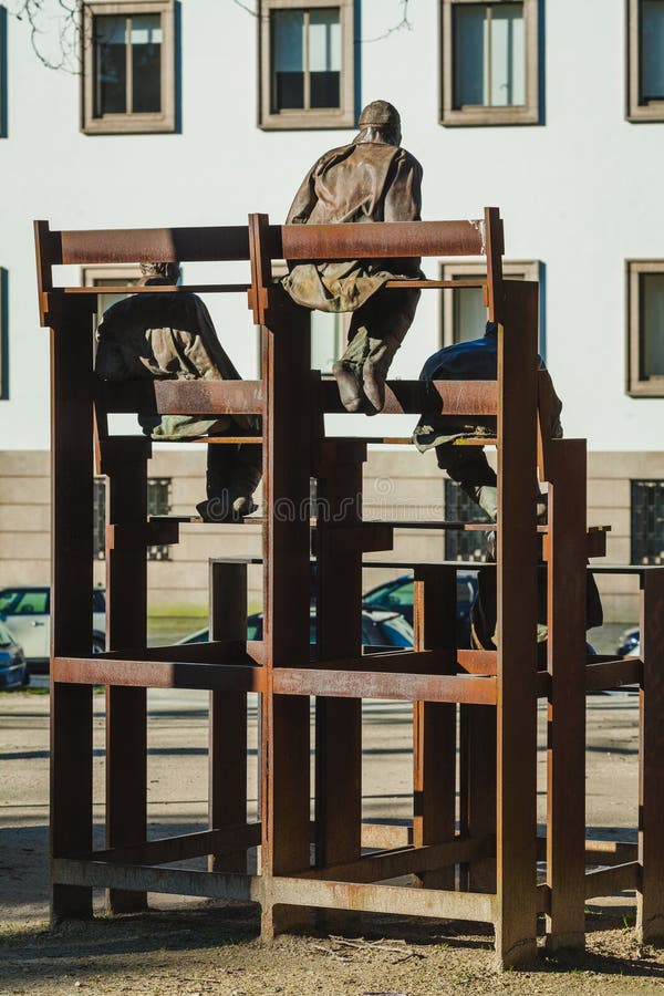 Modern Statue with Sitting Men Editorial Stock Photo - Image of modern ...