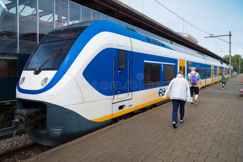 Modern Train Stopping at the Utrecht Railway Station Editorial ... Modern Train Stopping at the Utrecht Railway Station Editorial ...