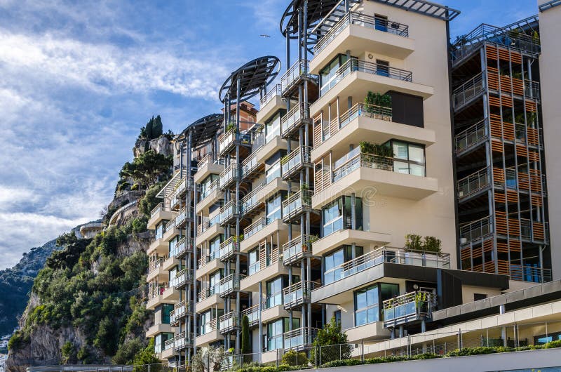 Moderna Hus I Bergen Av Monaco Fotografering för Bildbyråer - Bild av ...