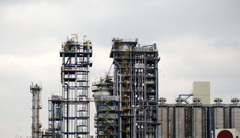 Moderne Chemische Fabriek. stock afbeelding. Afbeelding bestaande uit ...
