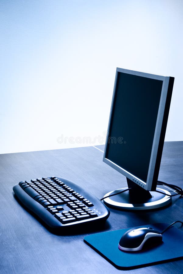 Moderne computer stock foto. Image of bureau, toetsenbord - 7099866
