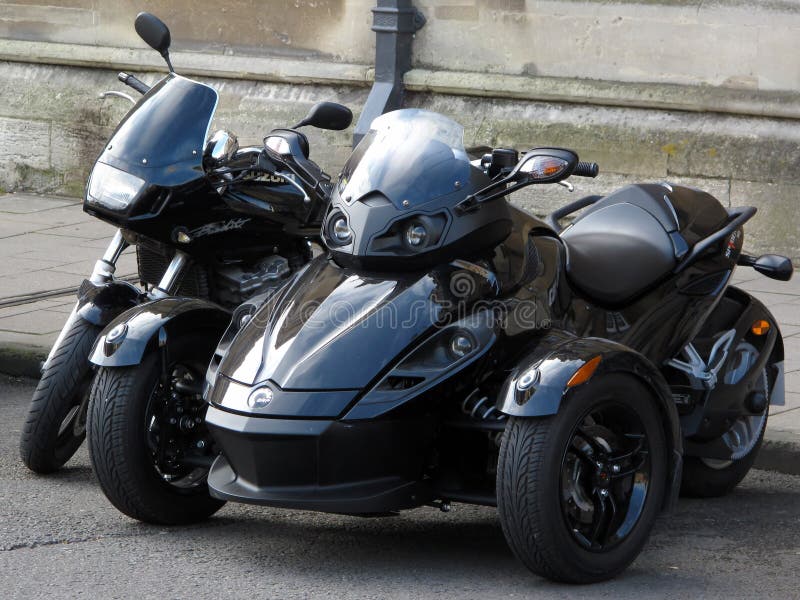 Moderne driewieler redactionele fotografie. Image of motorfiets - 26934767