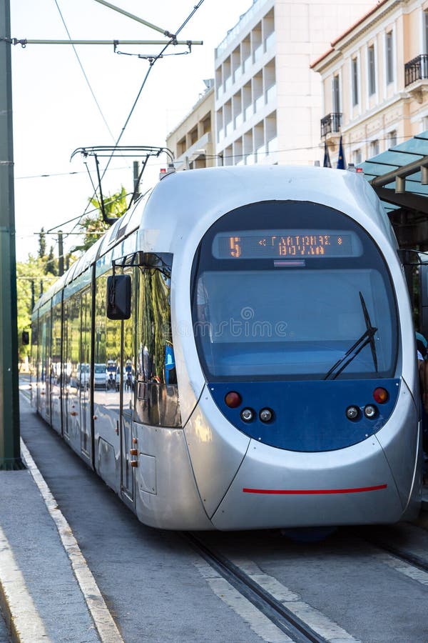 Moderne Elektrische Tram in Athen, Griechenland Stockbild - Bild von ...