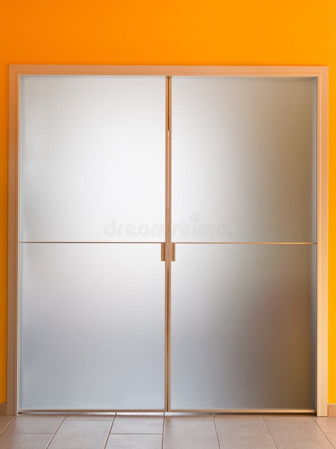 Moderne glasdeur stock foto. Image of schuiven, gesloten - 25820688