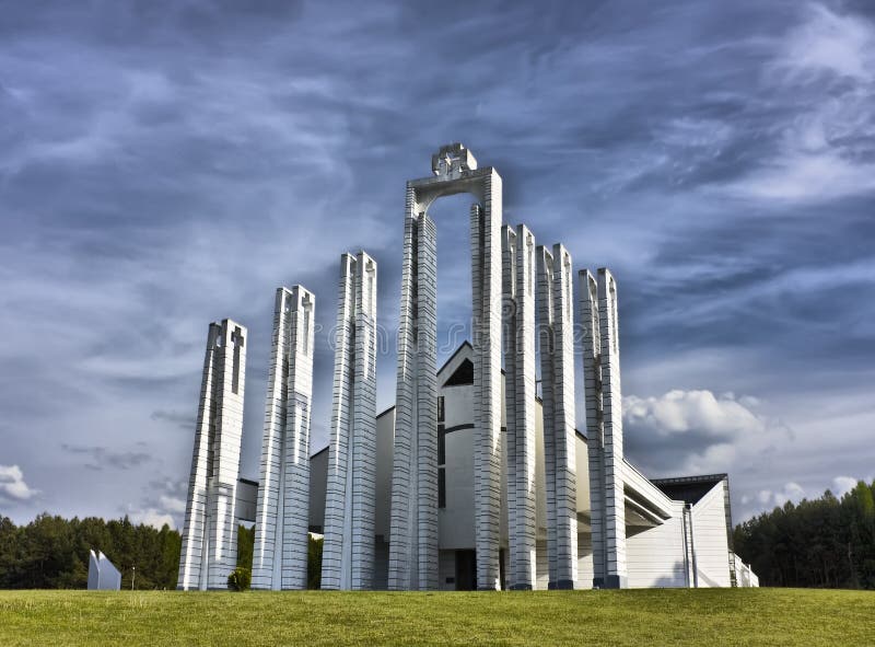 Moderne Kirche stockbild. Bild von architektur, kreuz - 13109285