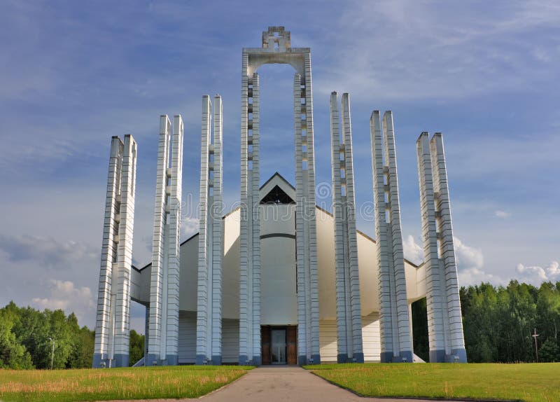 Moderne Kirche stockbild. Bild von architektur, kreuz - 13109285