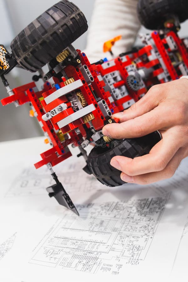Mechatronics Van De Lego Technische Aannemer Broodplank Redactionele ...