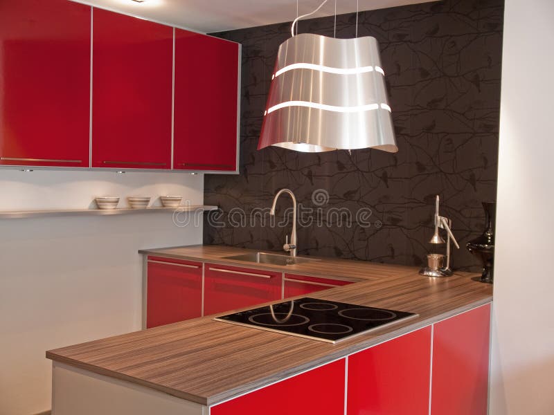 Moderne rode keuken stock afbeelding. Image of architectuur - 9357613