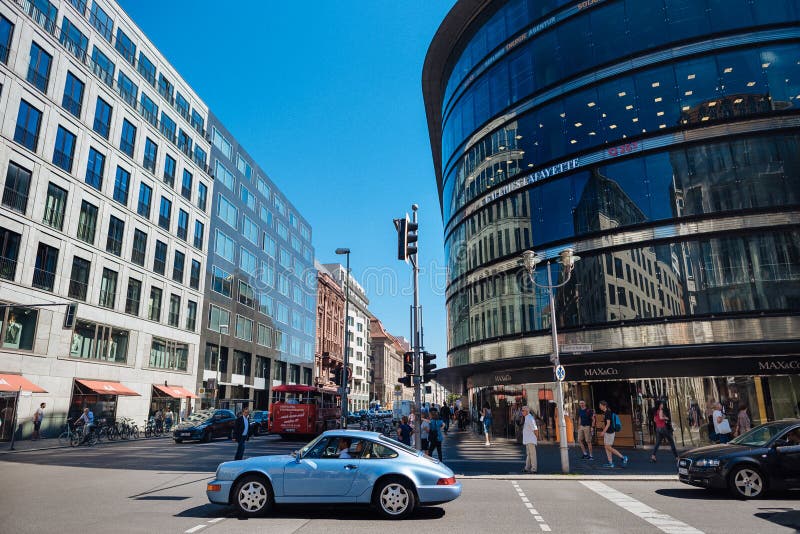 Architektur Des Stadtzentrums In Berlin Redaktionelles Stockfotografie ...