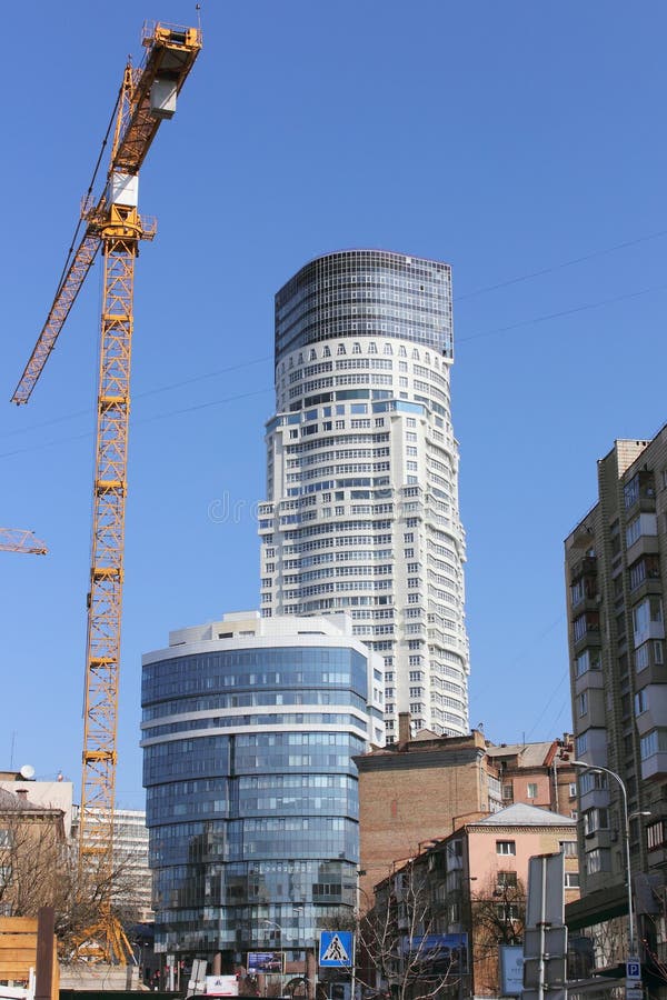 Bouw van een modern gebouw redactionele afbeelding. Image of bouw ...