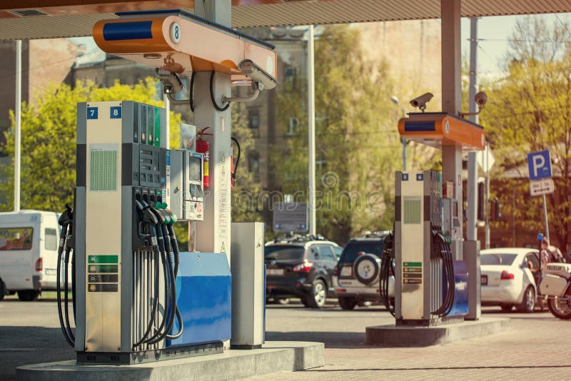 Moderne Tankstelle. stockbild. Bild von automobil, tanken - 40262175