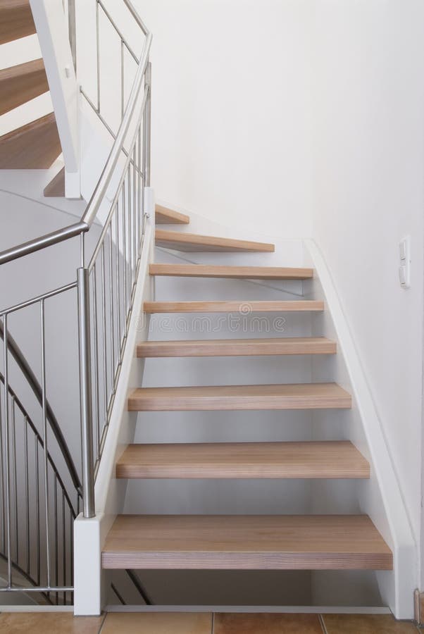Moderne trap stock foto. Image of ontwerp, huis, luxe - 12990136