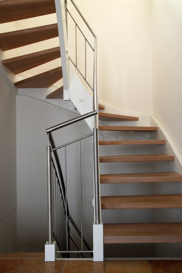 Moderne trap binnenshuis stock afbeelding. Image of modern - 20150989